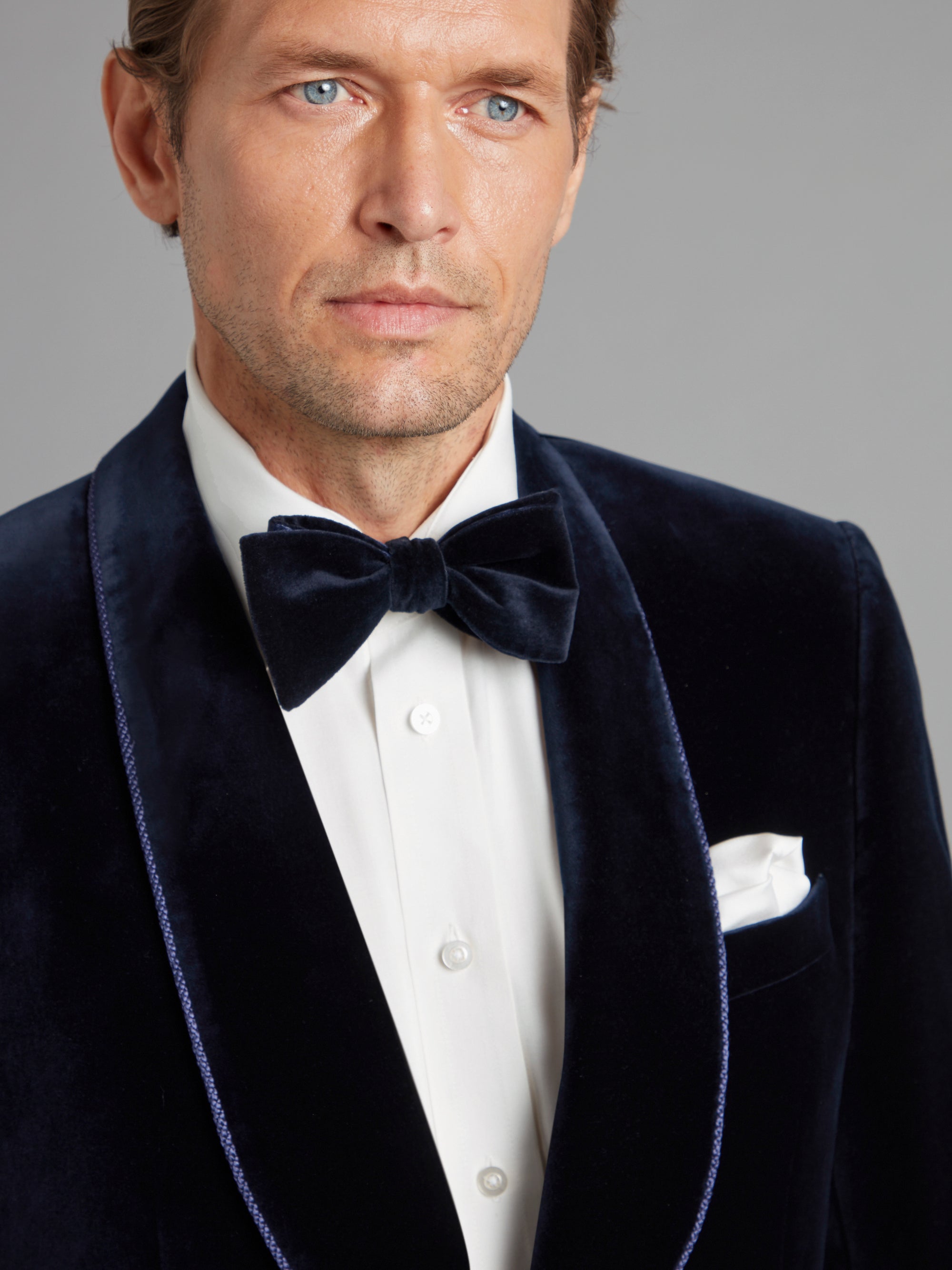 pembroke-smoking-jacket-navy-velvet-men-s-smoking-jacket-oliver